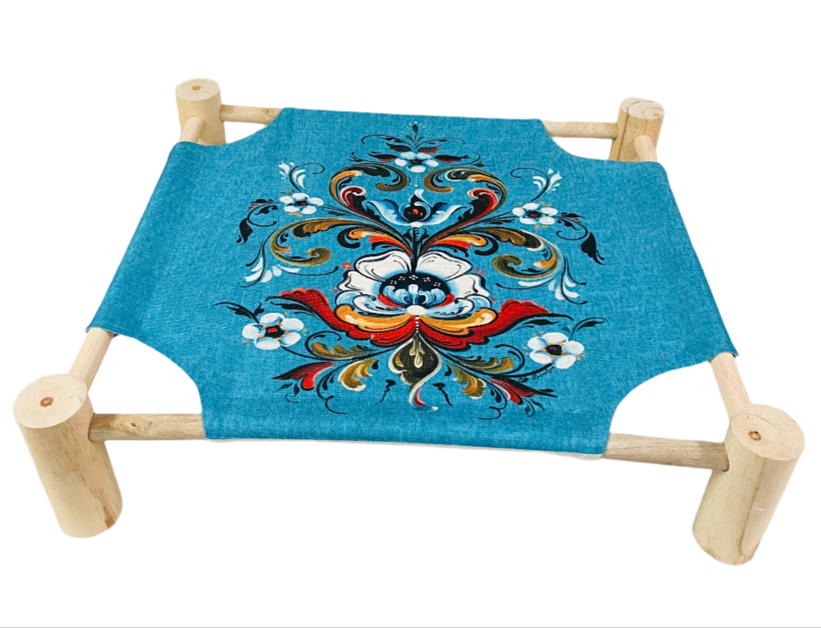 Pet Bed with Wood Base with Lise Lorentzen Rosemaling – Gift Chalet